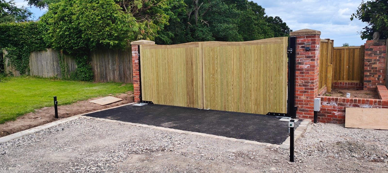 Timber Gates with Underground Automation