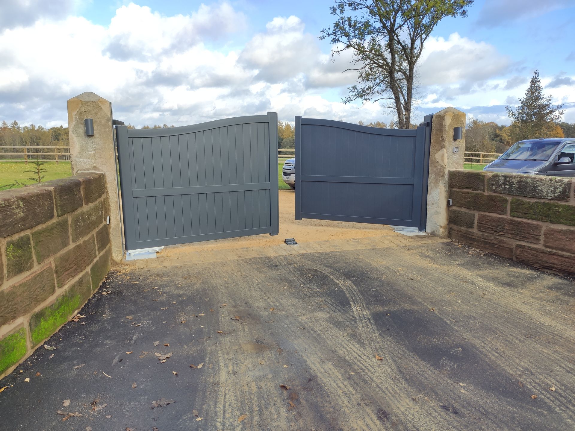 Bell Curve Aluminium Automated Gates