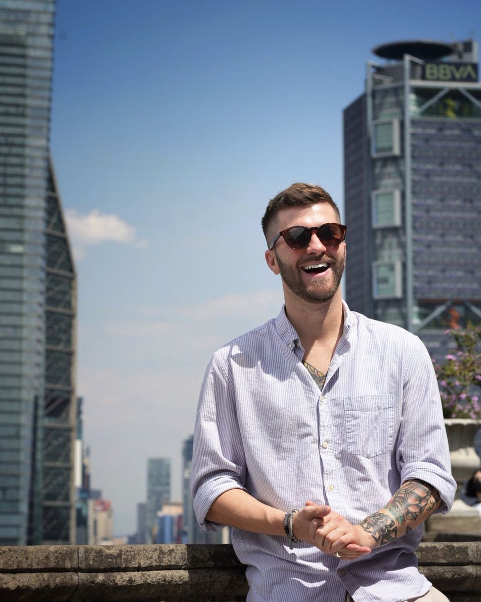 Wingman Plus | #1 Online Dating Photographer for Men