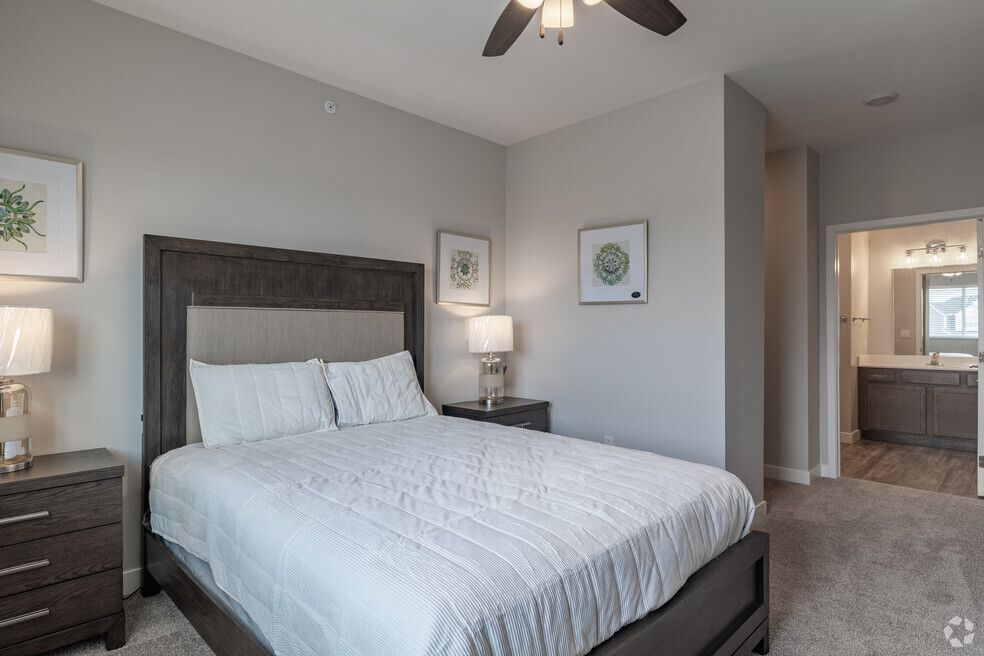 Gallery | The Landing at Legends | Champaign, IL