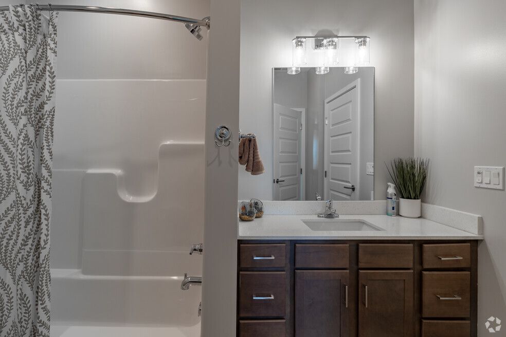 Gallery | The Landing at Legends | Champaign, IL