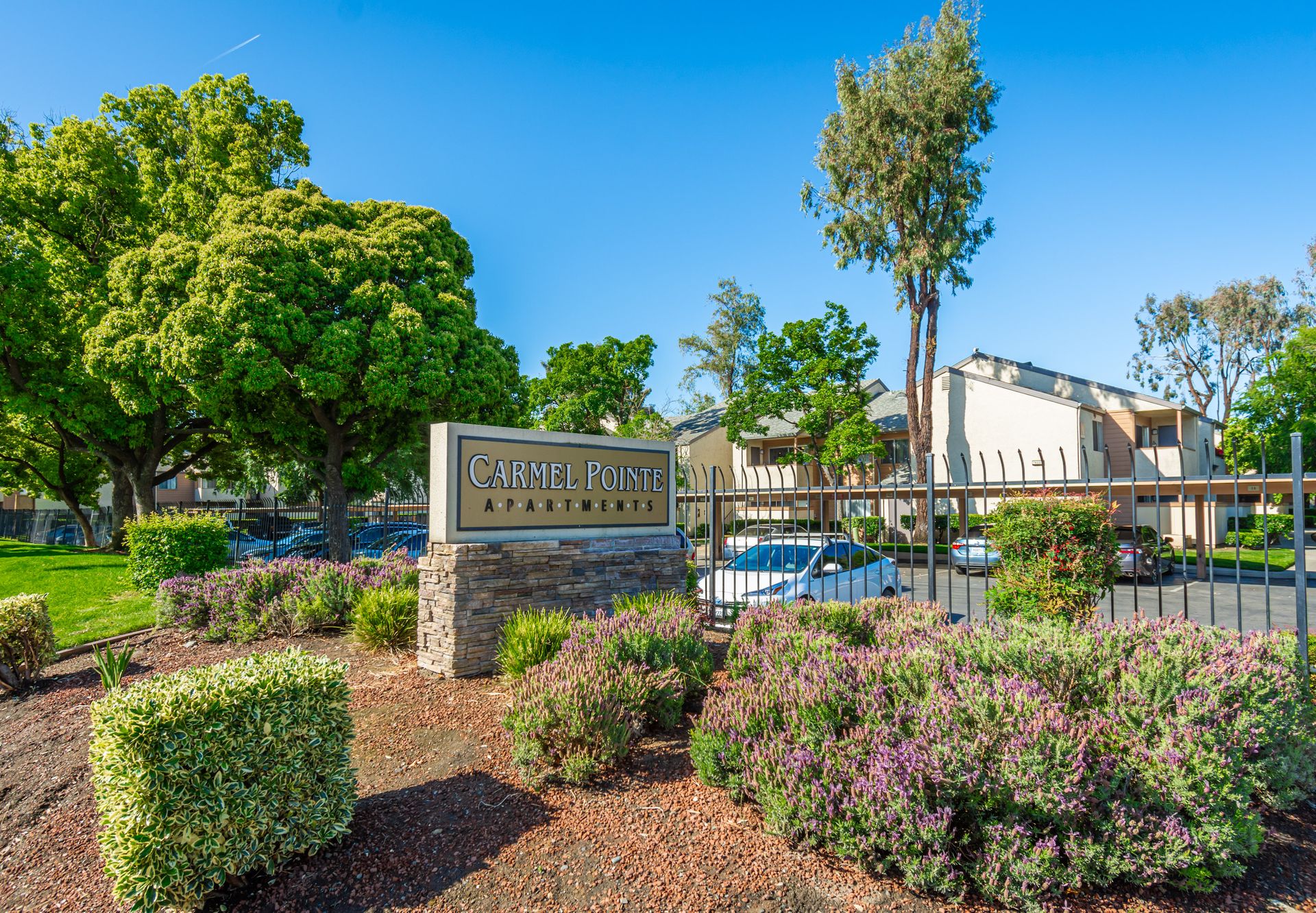 Carmel Pointe Apartments