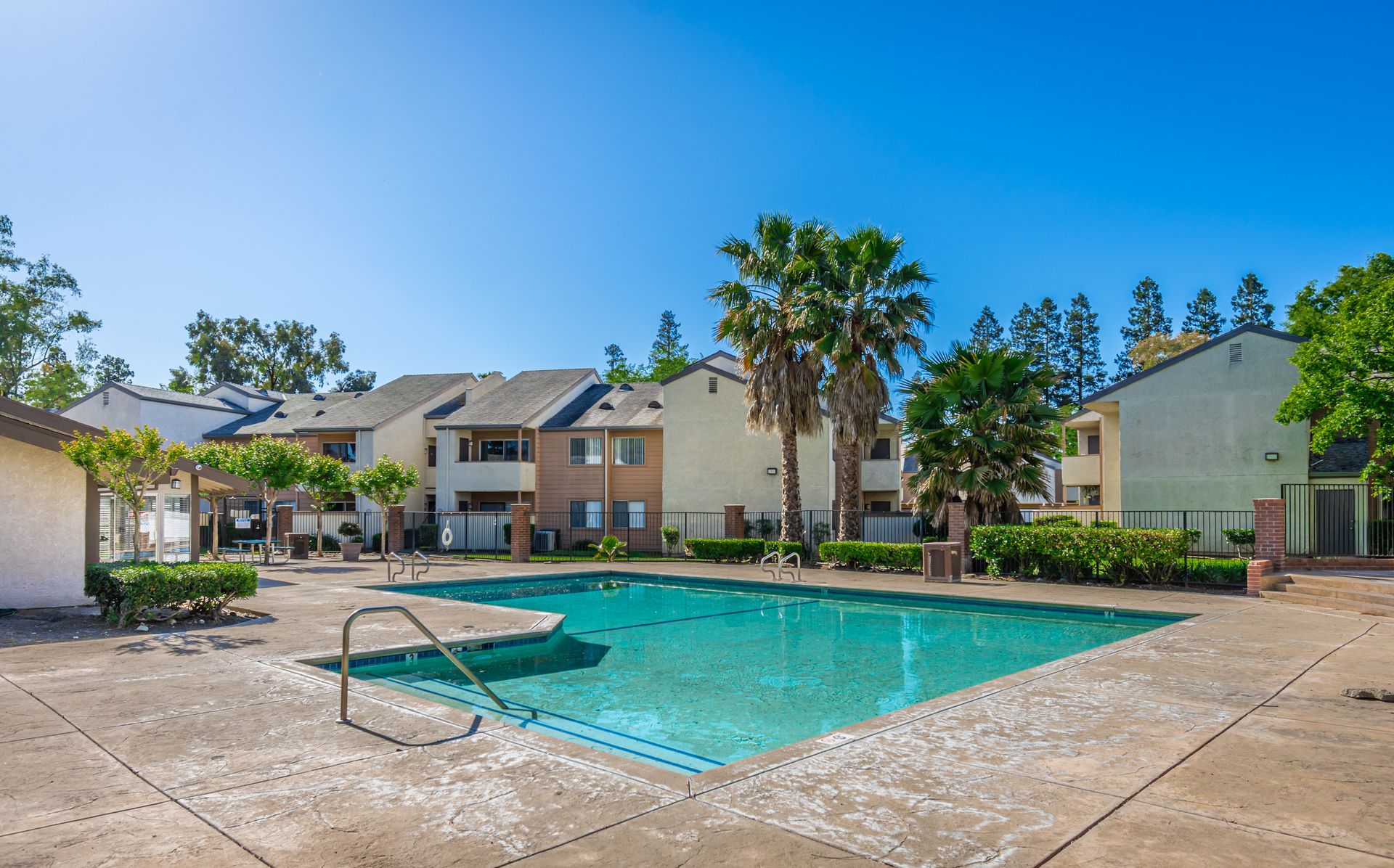Carmel Pointe Apartments