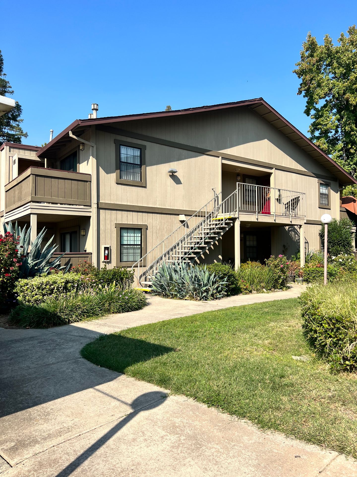 River Oaks Apartments