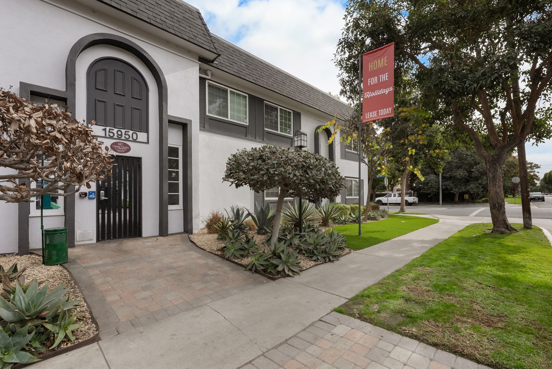 Gallery | Four Seasons Apartments | Paramount, CA