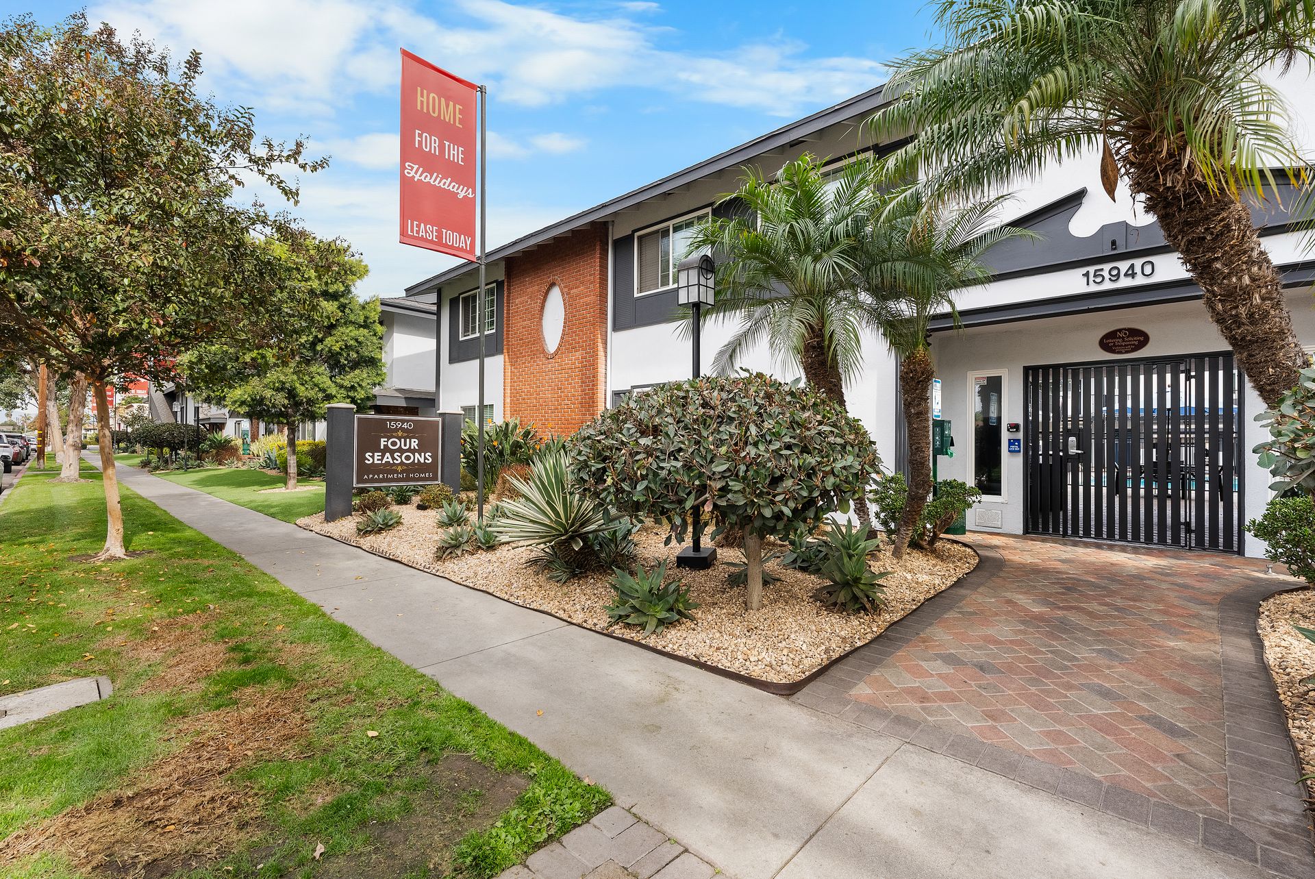 Gallery | Four Seasons Apartments | Paramount, CA
