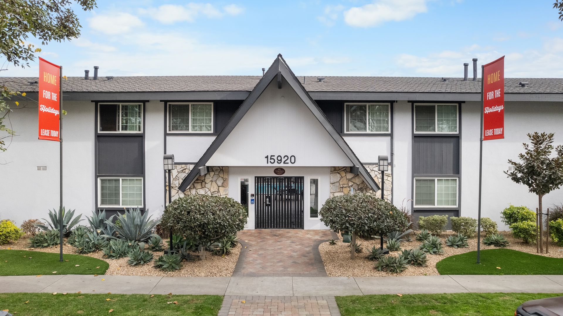 Gallery | Four Seasons Apartments | Paramount, CA