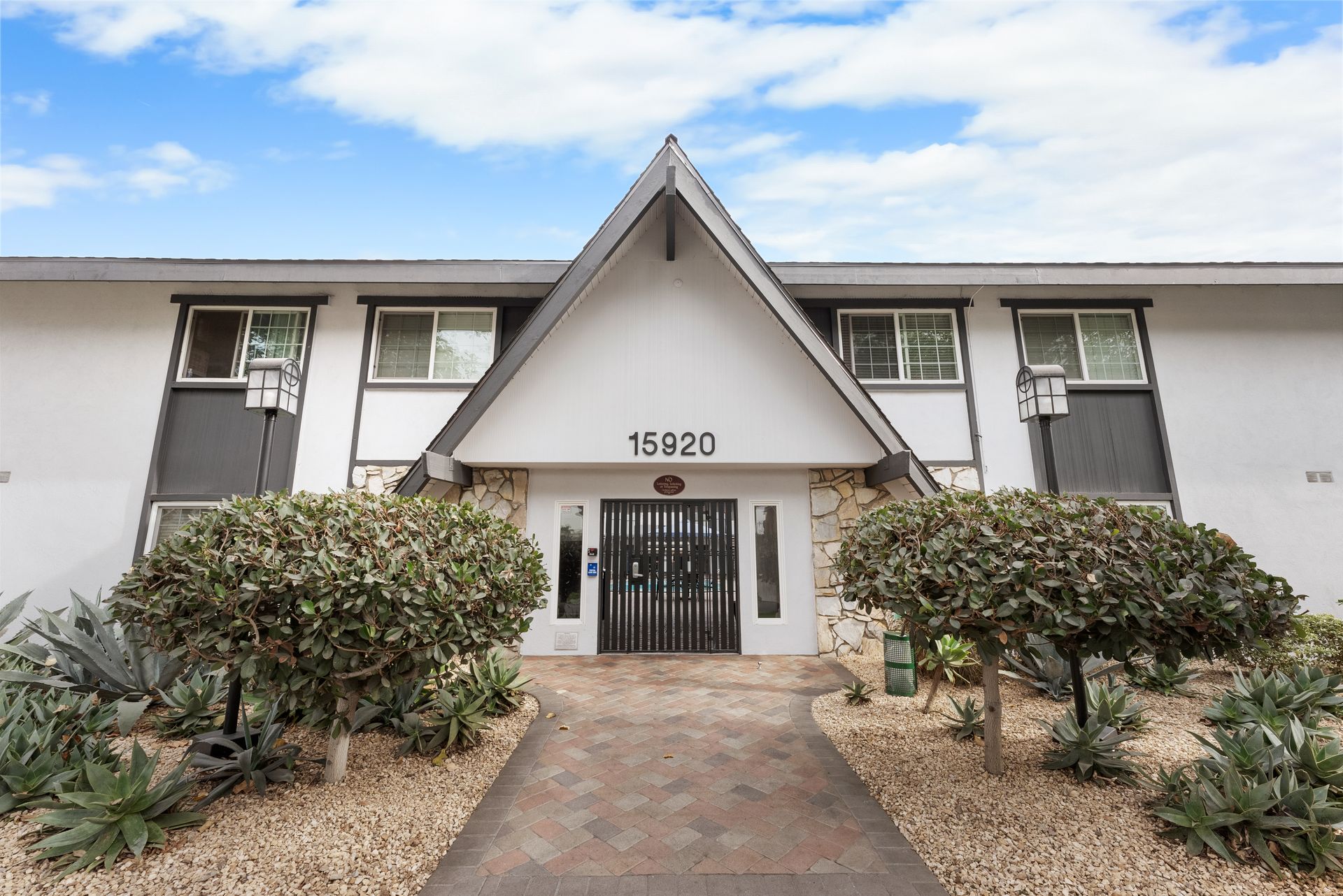Gallery | Four Seasons Apartments | Paramount, CA