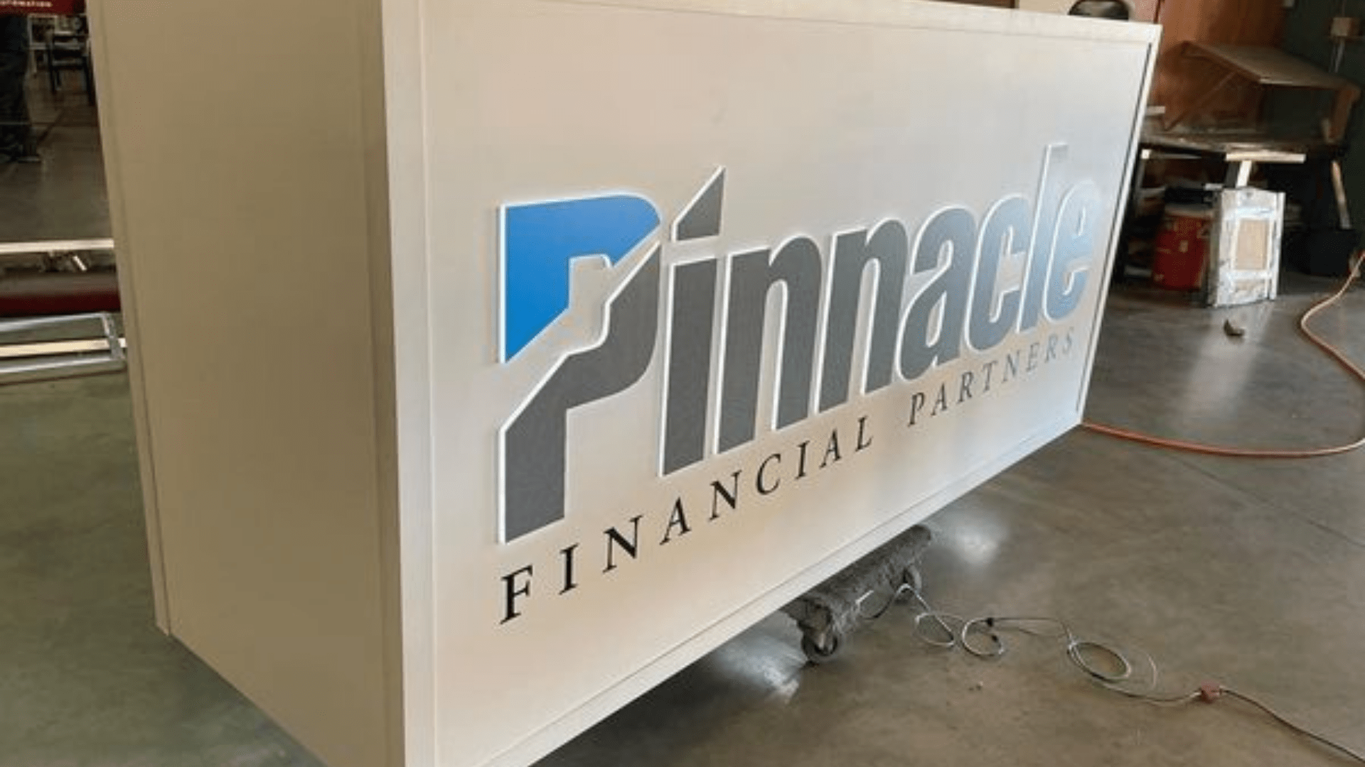 why you should use custom business signs in Greenville, sc