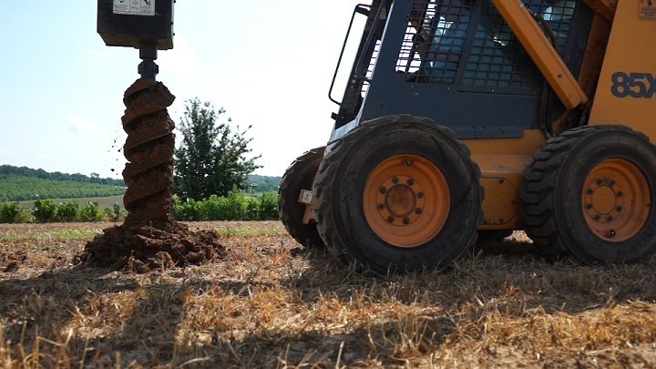 The Classic Series Auger | Lowe Manufacturing Inc.