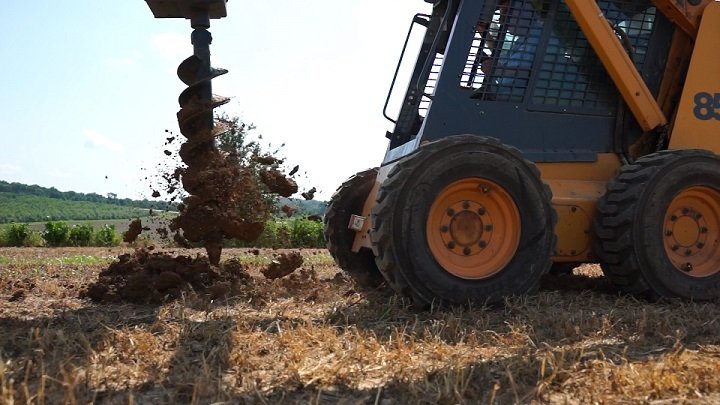 The Classic Series Auger | Lowe Manufacturing Inc.