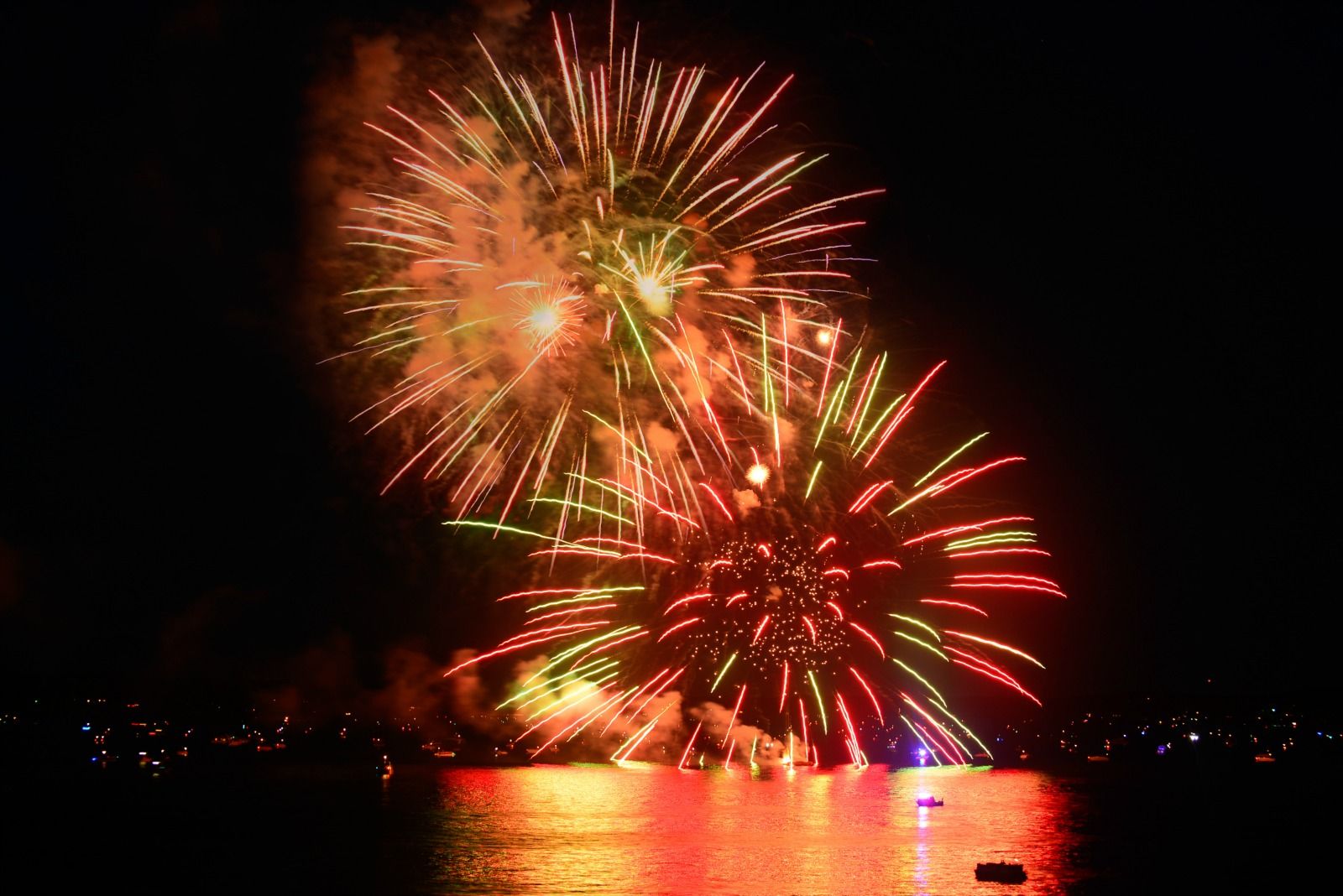 Grand Lake Fireworks | Disney Oklahoma