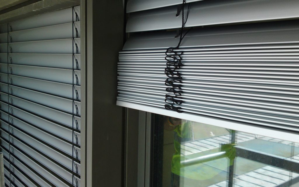 How to Fix Stuck Blinds | Safe Solutions Without Damage
