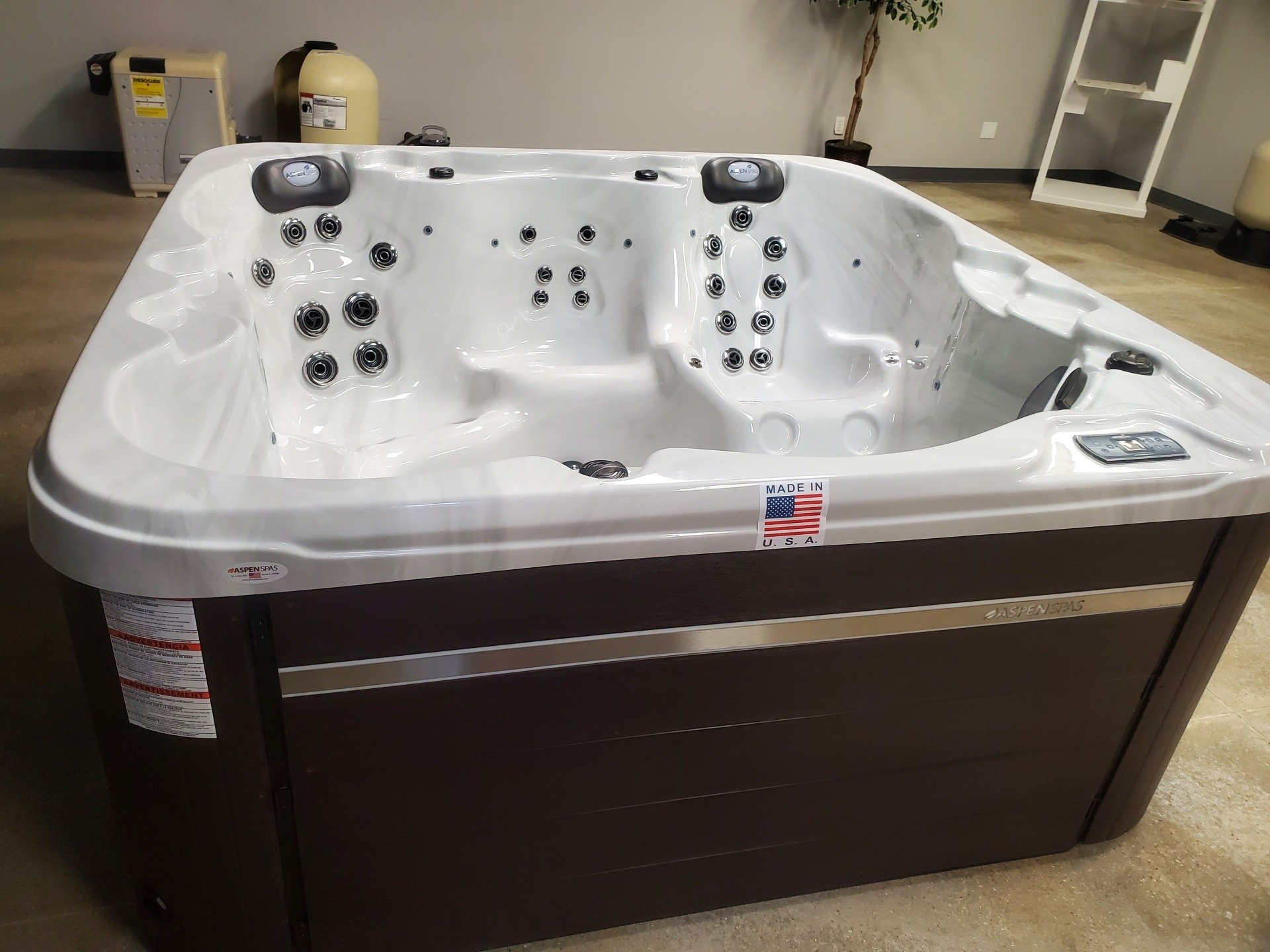 Built-In Spas | Springfield, IL | M & M Pools/Spas