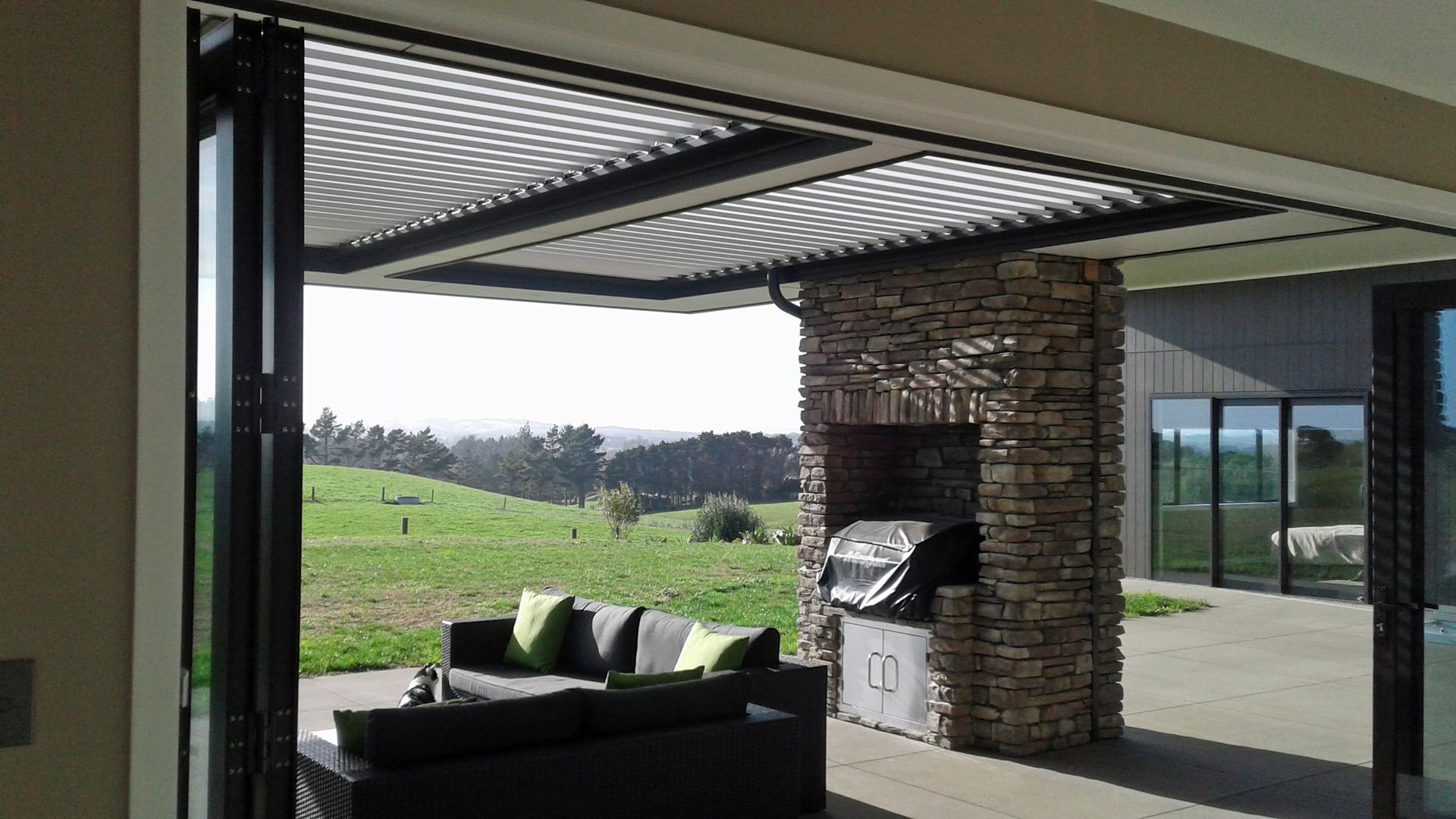 Integrated Louvre Roofs | Seamless Indoor-Outdoor Living