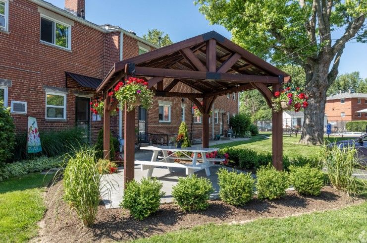 Sycamore Square