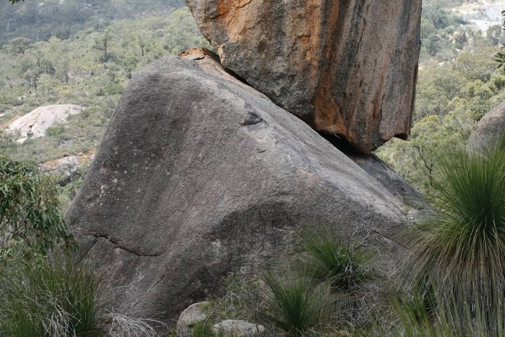 Report on the “Owl stone” Aboriginal site at Red Hill, northeast of Perth