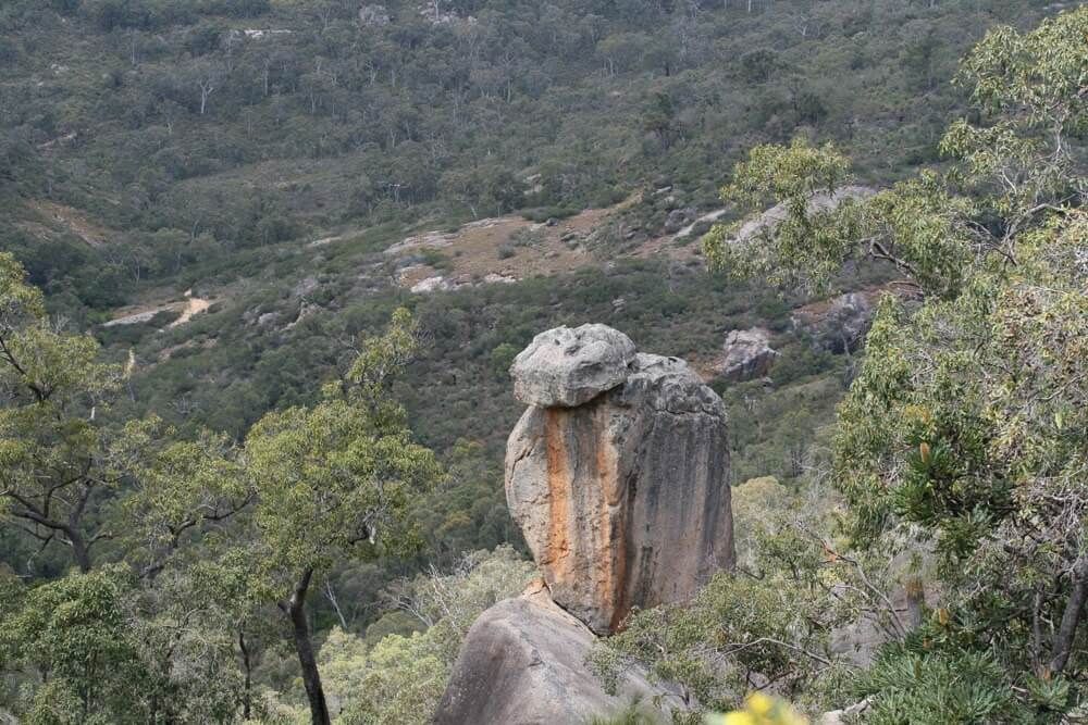 Report on the “Owl stone” Aboriginal site at Red Hill, northeast of Perth