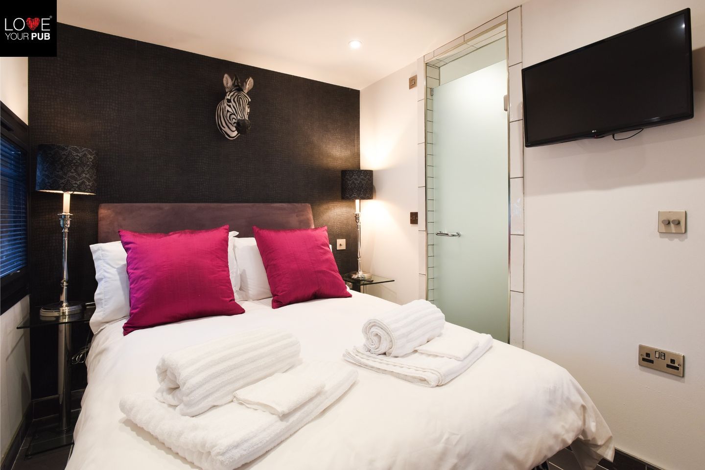 Luxurious B&B Rooms | VARR HOUSE | Woodmancote