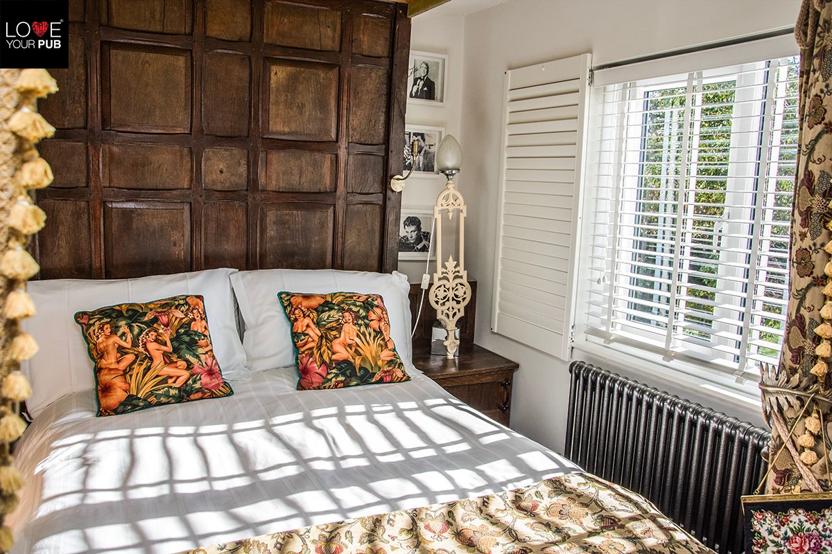 Luxurious Accommodation at VARR HOUSE | Woodmancote