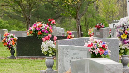 Sumner Memorial Gardens: Cemetery Services and Facilities