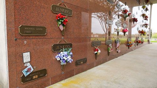 Sumner Memorial Gardens: Cemetery Services and Facilities