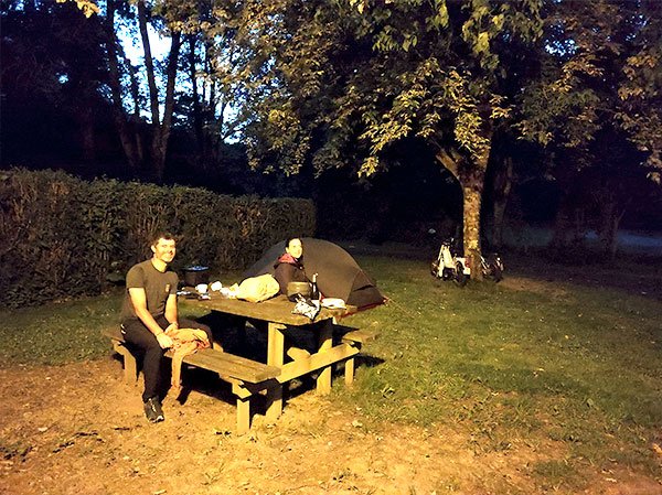 Notre camping est situé au bord d’un petit lac