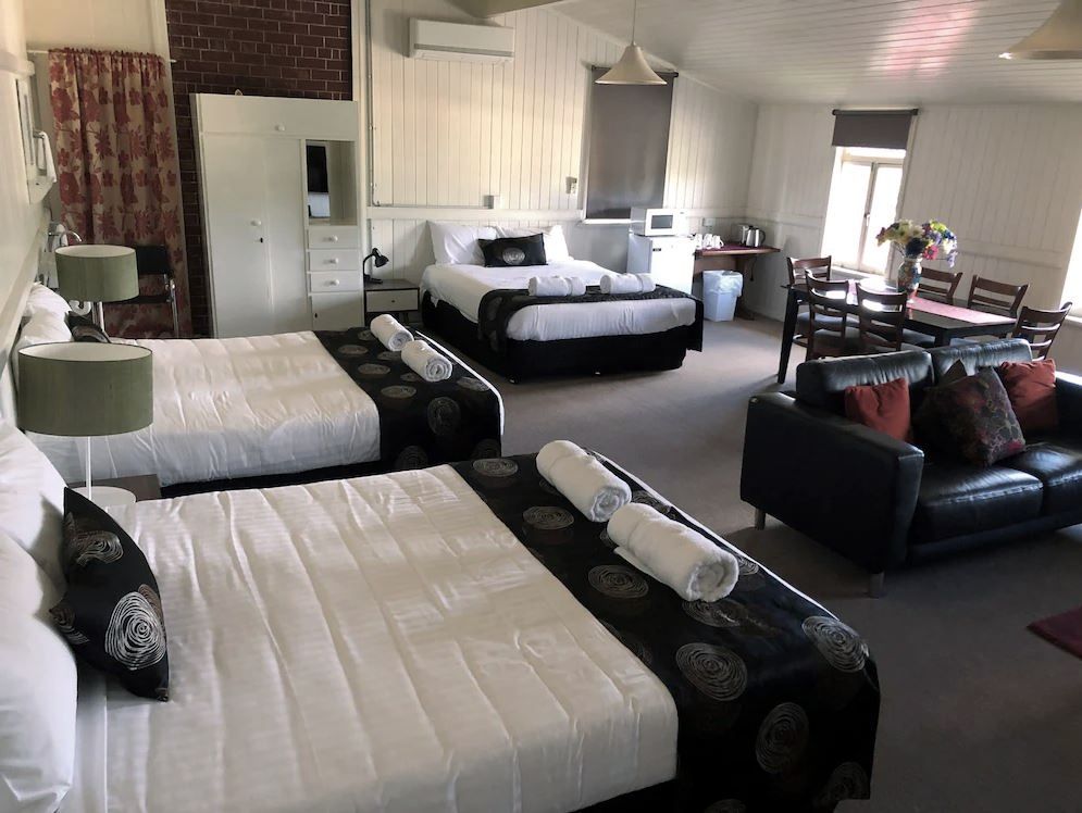 Maleny Hotel | Pub-style Rooms