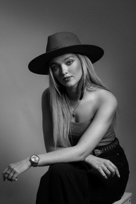 Robyn Red | Singer Songwriter | Listen now