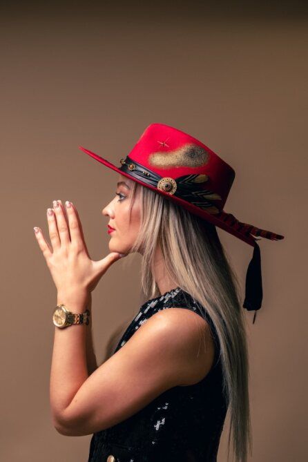 Robyn Red | Singer Songwriter | Listen now