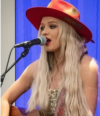 Robyn Red | Singer Songwriter | Listen now