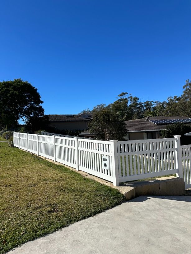 PVC Fencing in Old Bar | Mid Coast Boundary Fencing