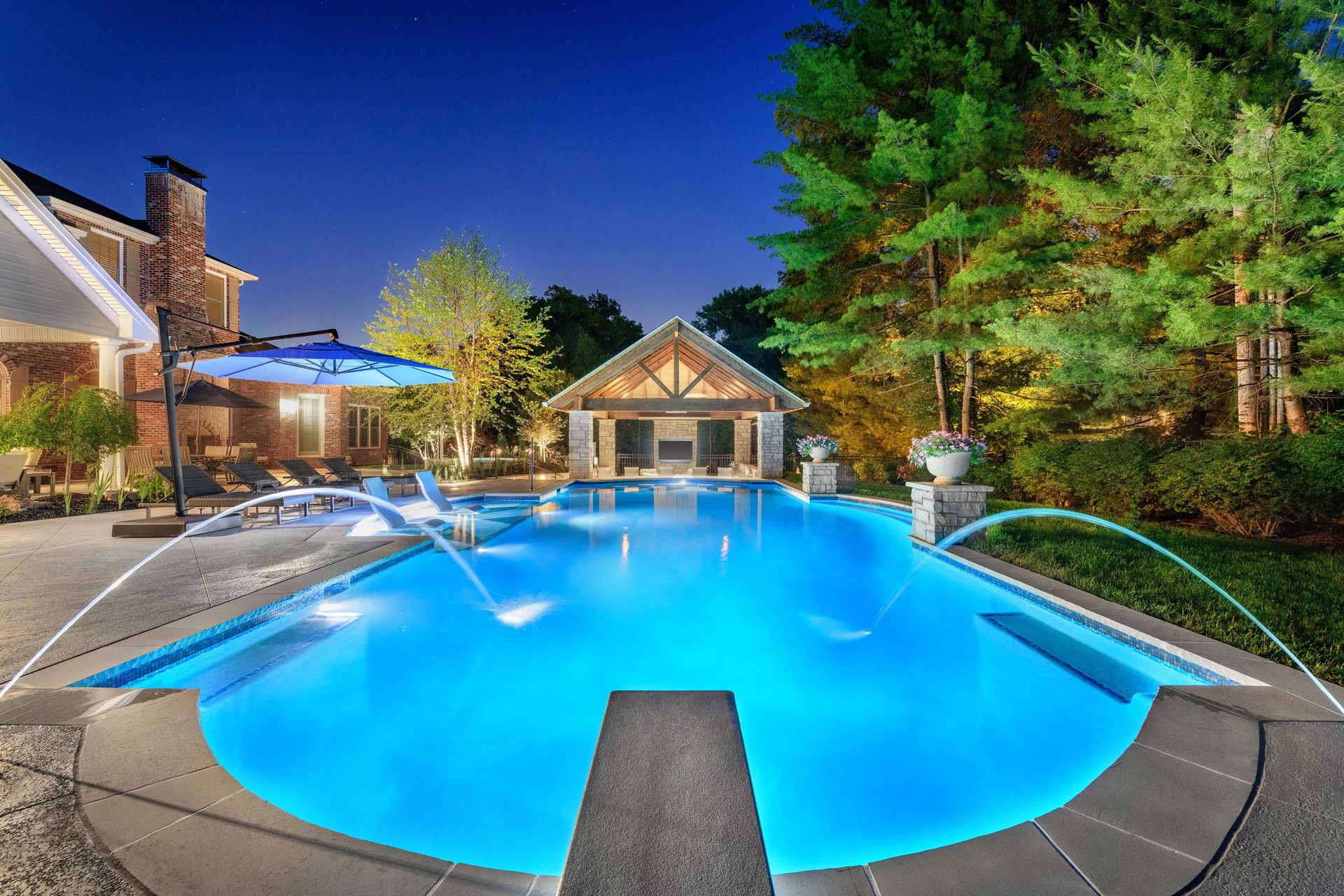 Professional Pool Builders in St. Louis, IL | Oasis Pools