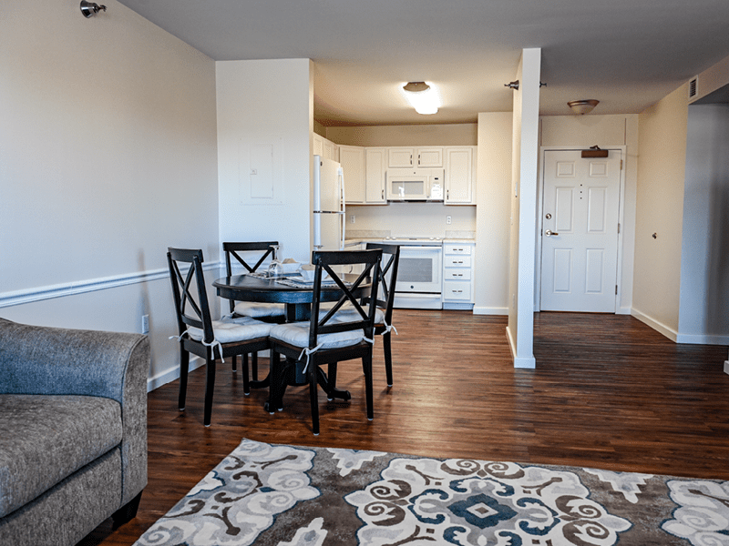 Independent Living Jefferson City, MO | Heisinger Bluffs Senior Living ...