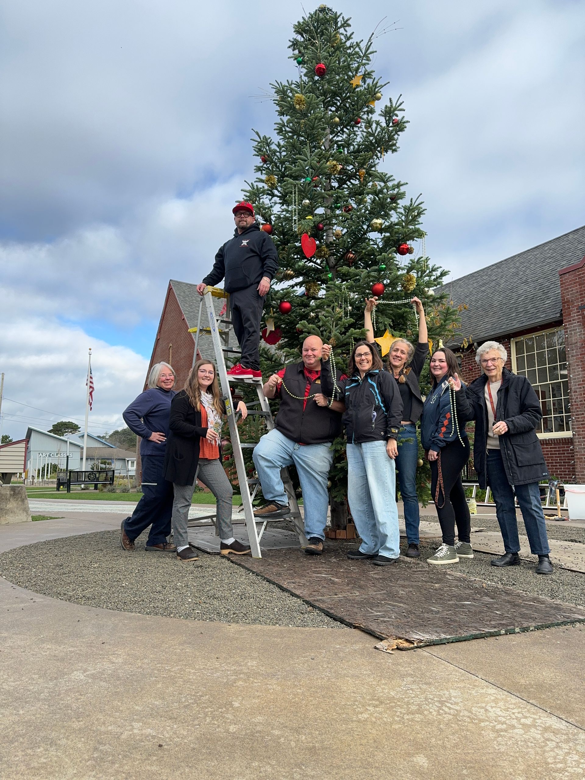 Tree Lighting Party | Lincoln City Cultural Center