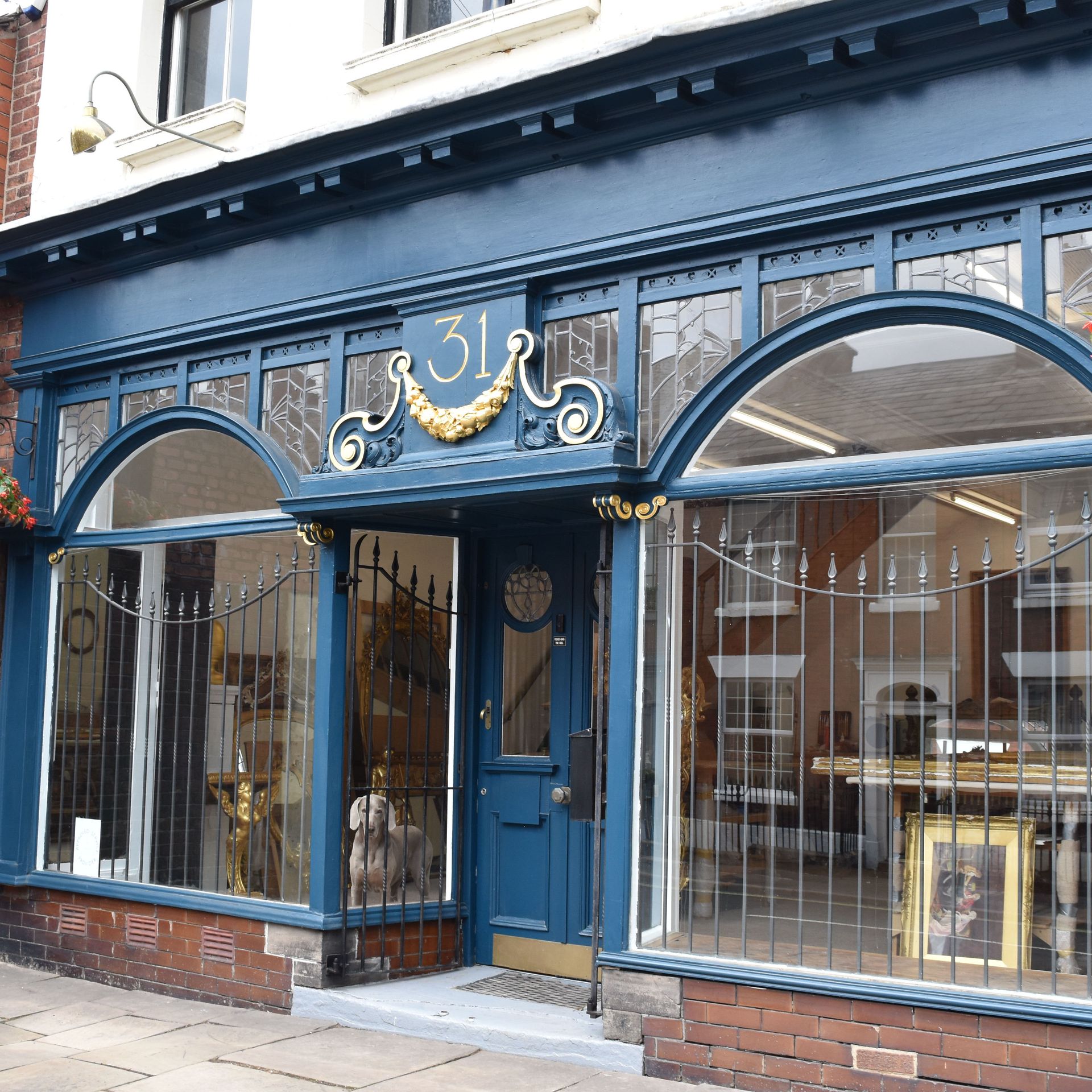 Ruth Tappin, restorer of gilded antiques.