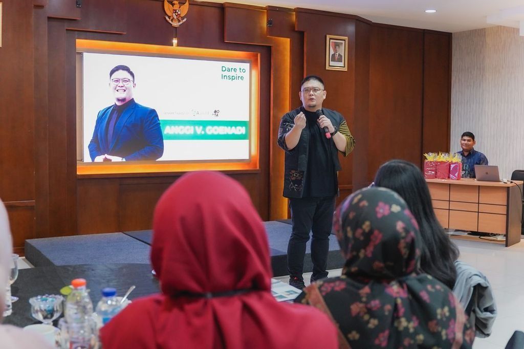 Public Speaking & Team Building Training: Membentuk Fasilitator yang ...