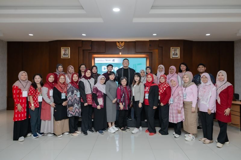 Public Speaking & Team Building Training: Membentuk Fasilitator yang ...