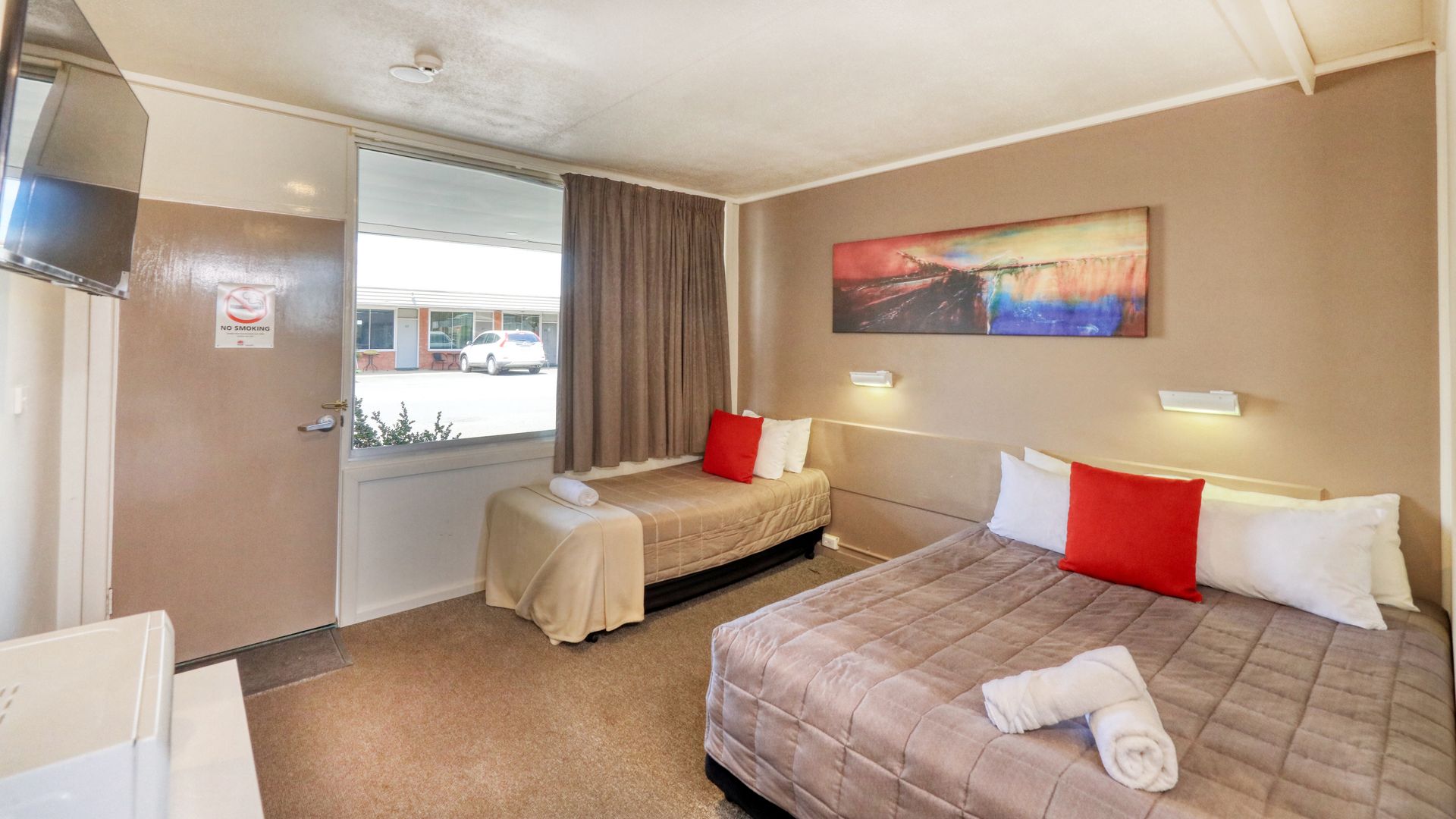 Eat, Drink and Play | Inverell, NSW | Royal Hotel Motel