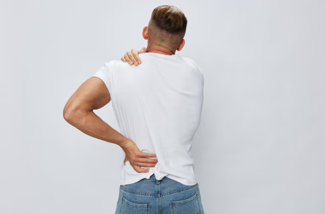 Como saber se machucou a coluna depois de pegar peso?