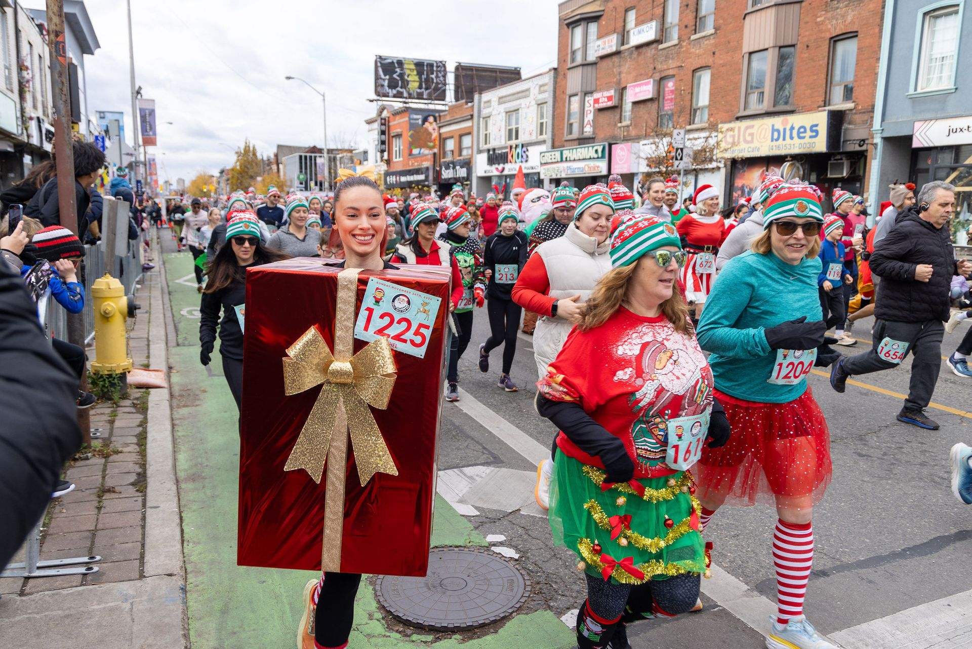 Holly Jolly Fun Run | The Original Santa Claus Parade | Toronto, ON