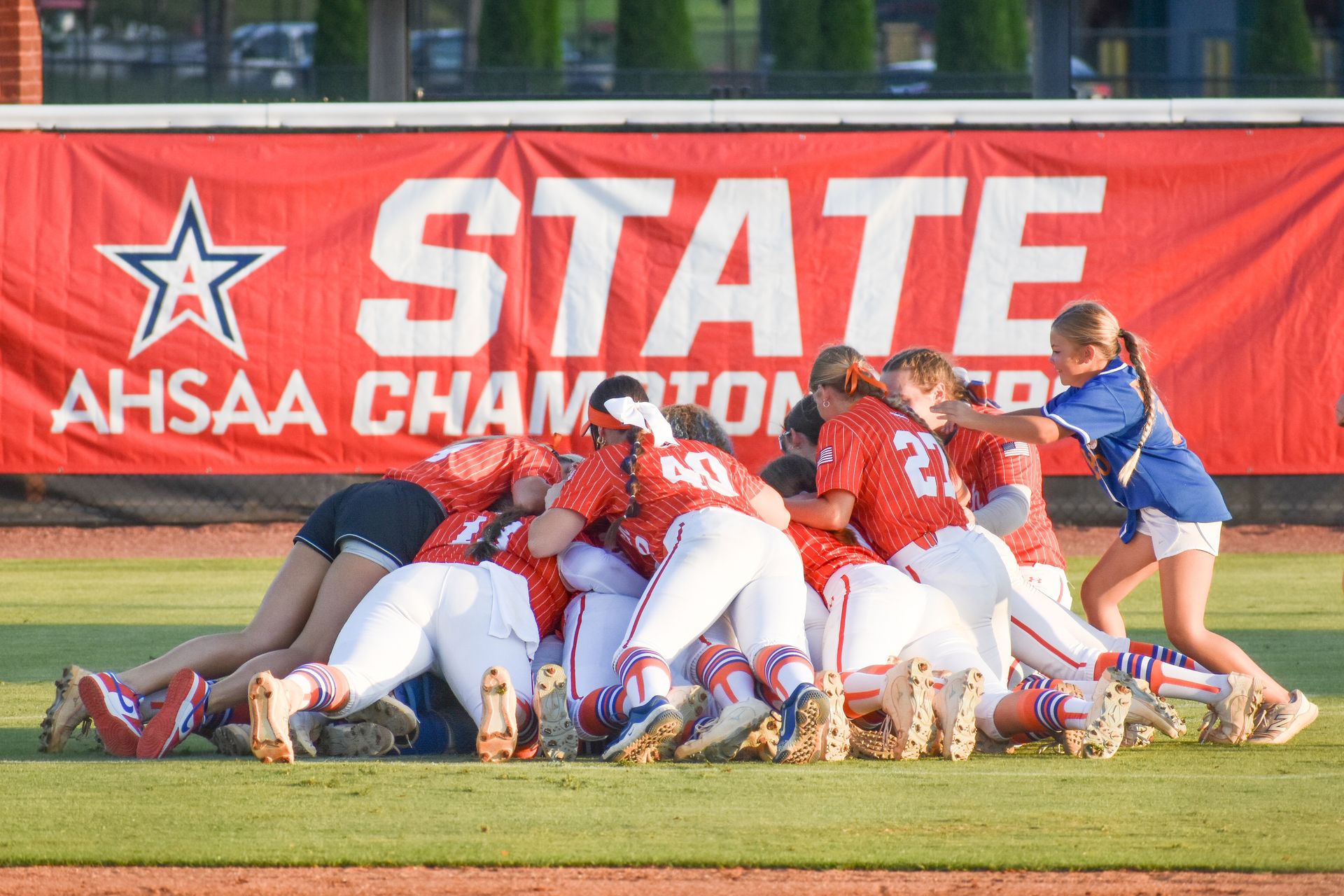Lady Makos Swing For Sixth Straight State Crown