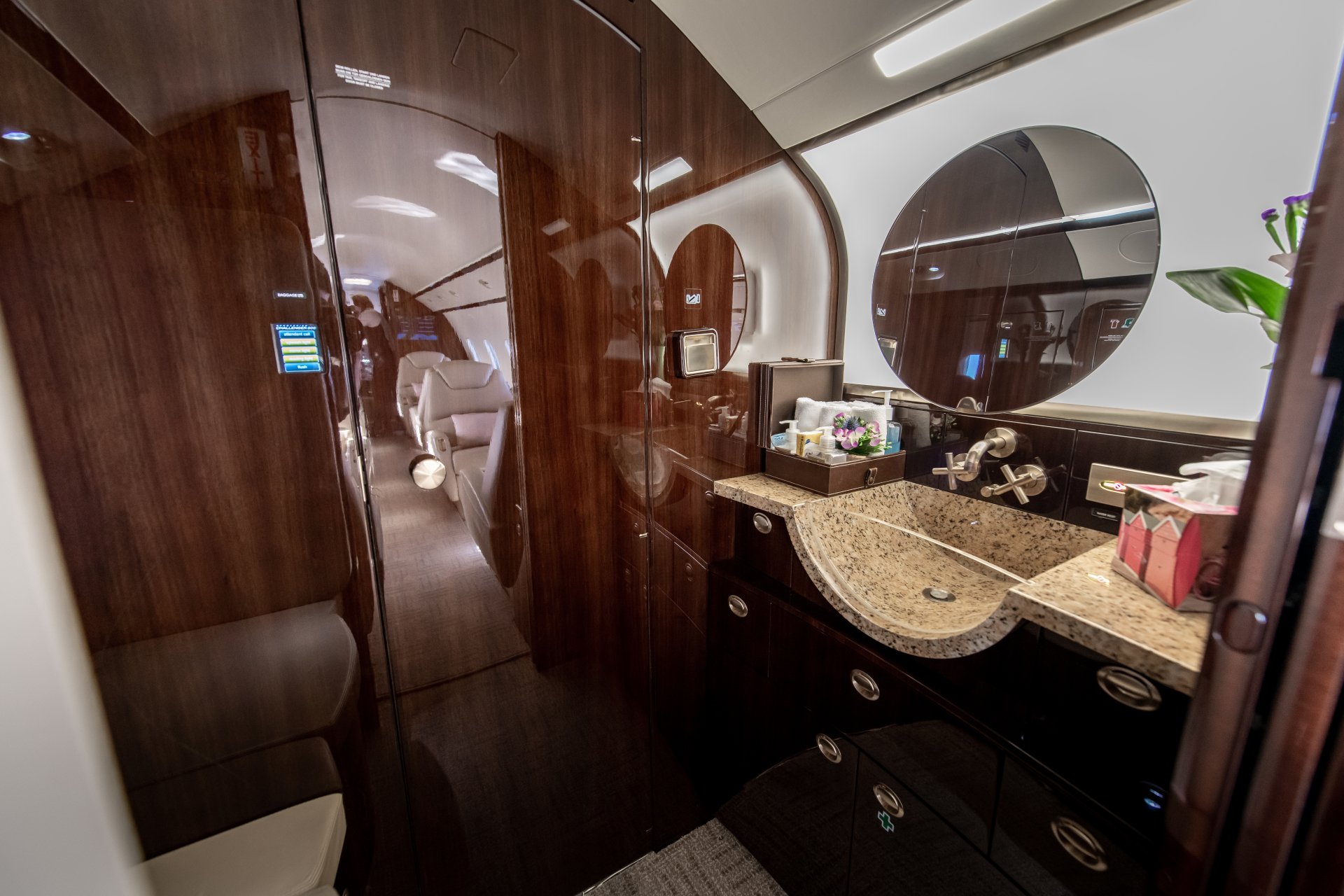 Bombardier Challenger | Swiss Global Jet Management Ltd.