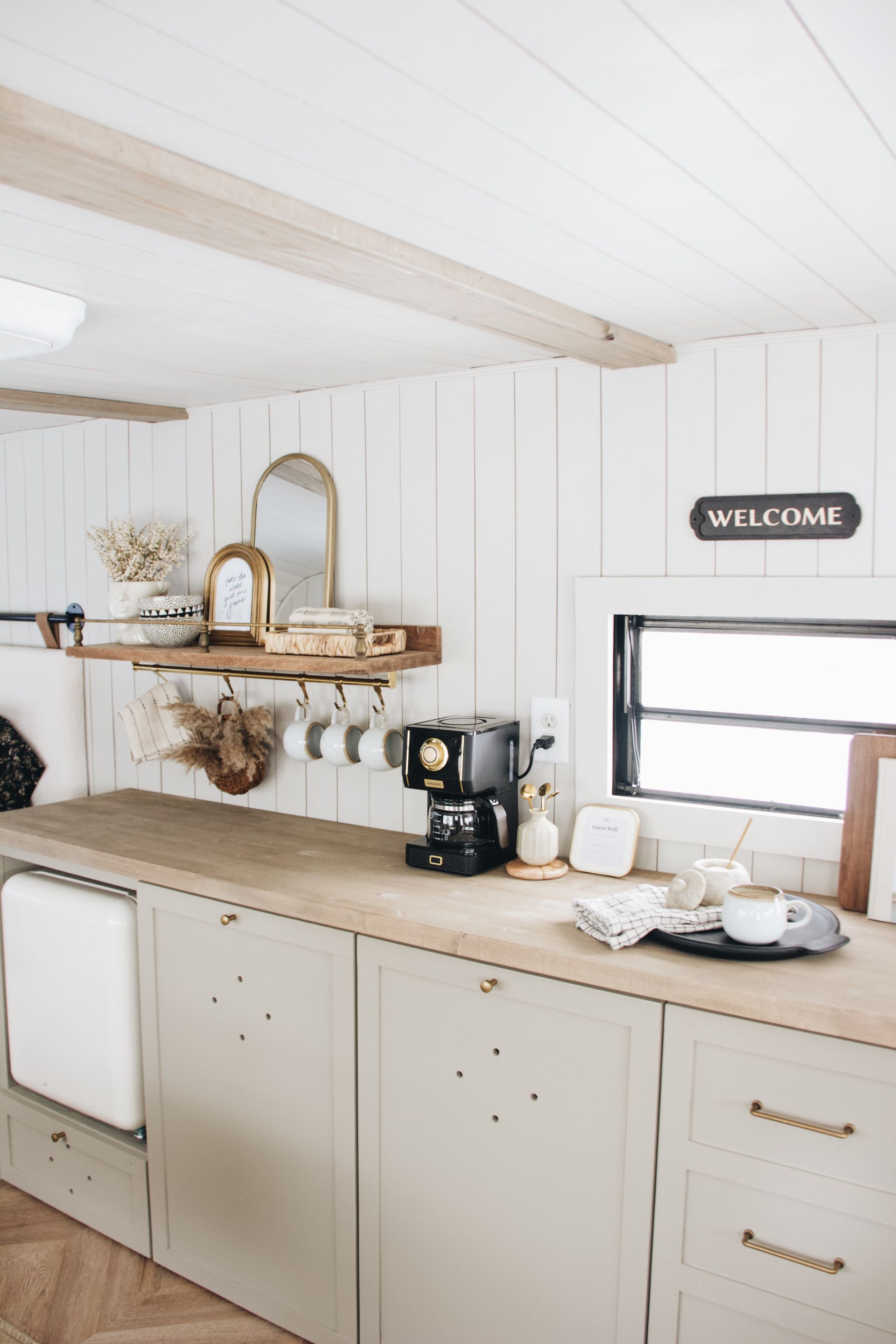 SWEET CAROLINE - THE KITCHEN