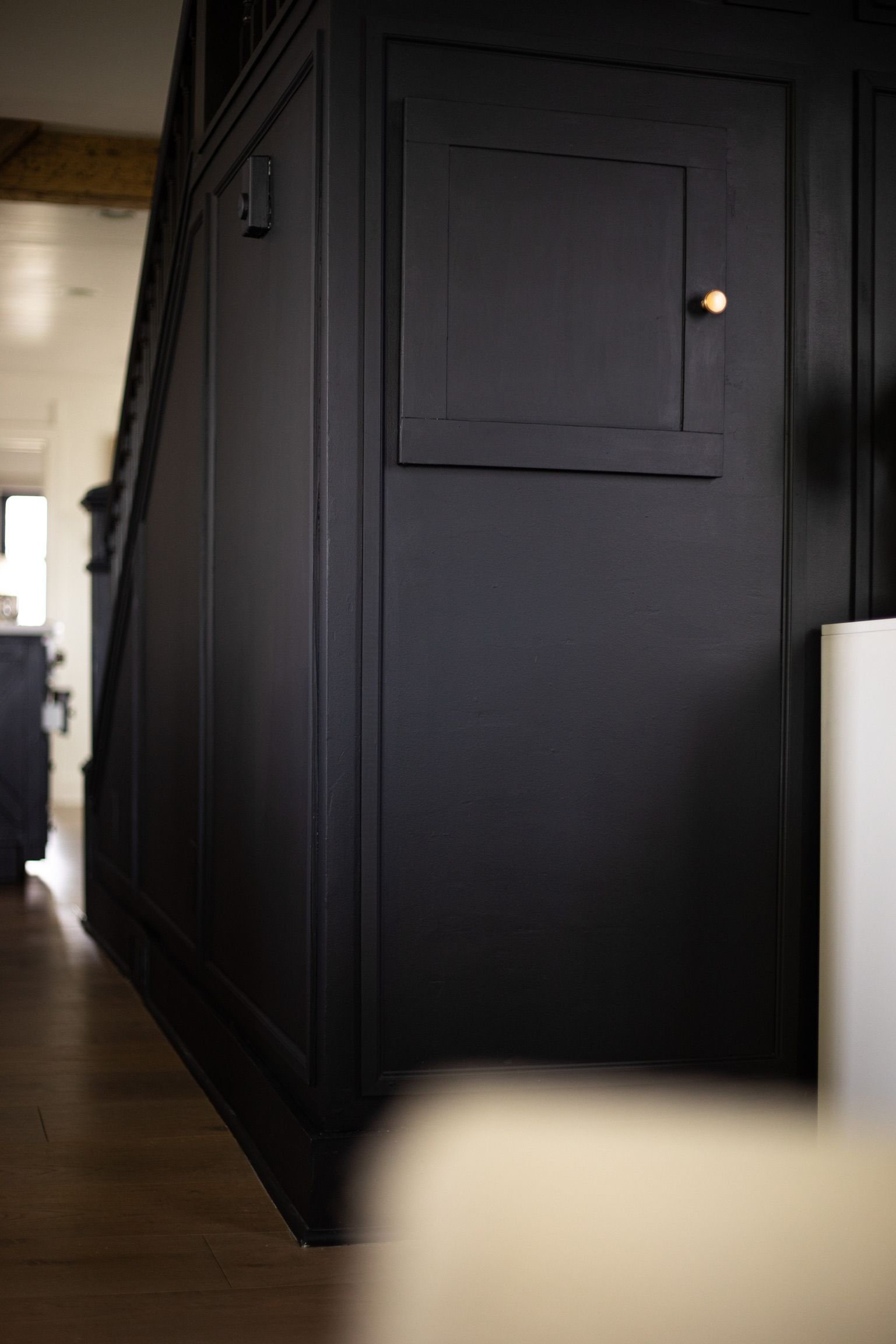 DRAMATIC BOX MOLDING