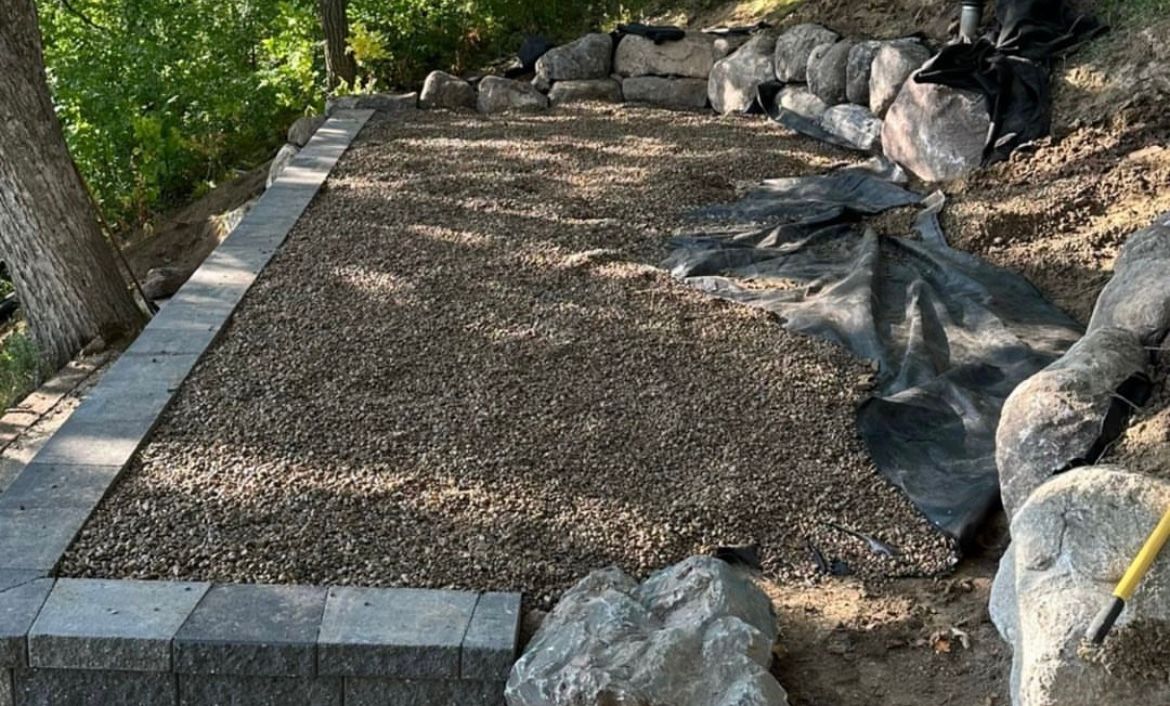 RETAINING WALL & FIRE PIT