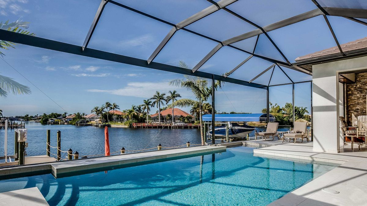 Screened Pool Enclosures | Tampa, FL | Tampa S&A, Inc.