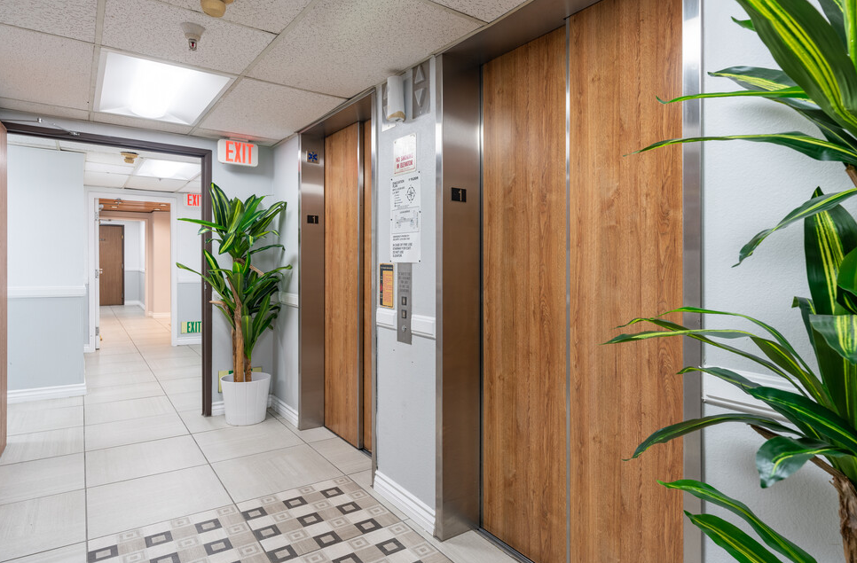 About Commodore Regency Apartments in Los Angeles, CA
