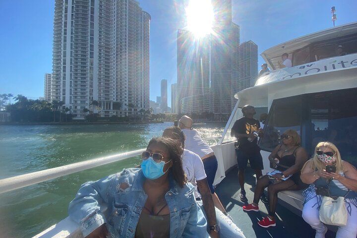 Miami Boat Cruises - Experience the Magic of Miami from the Water!