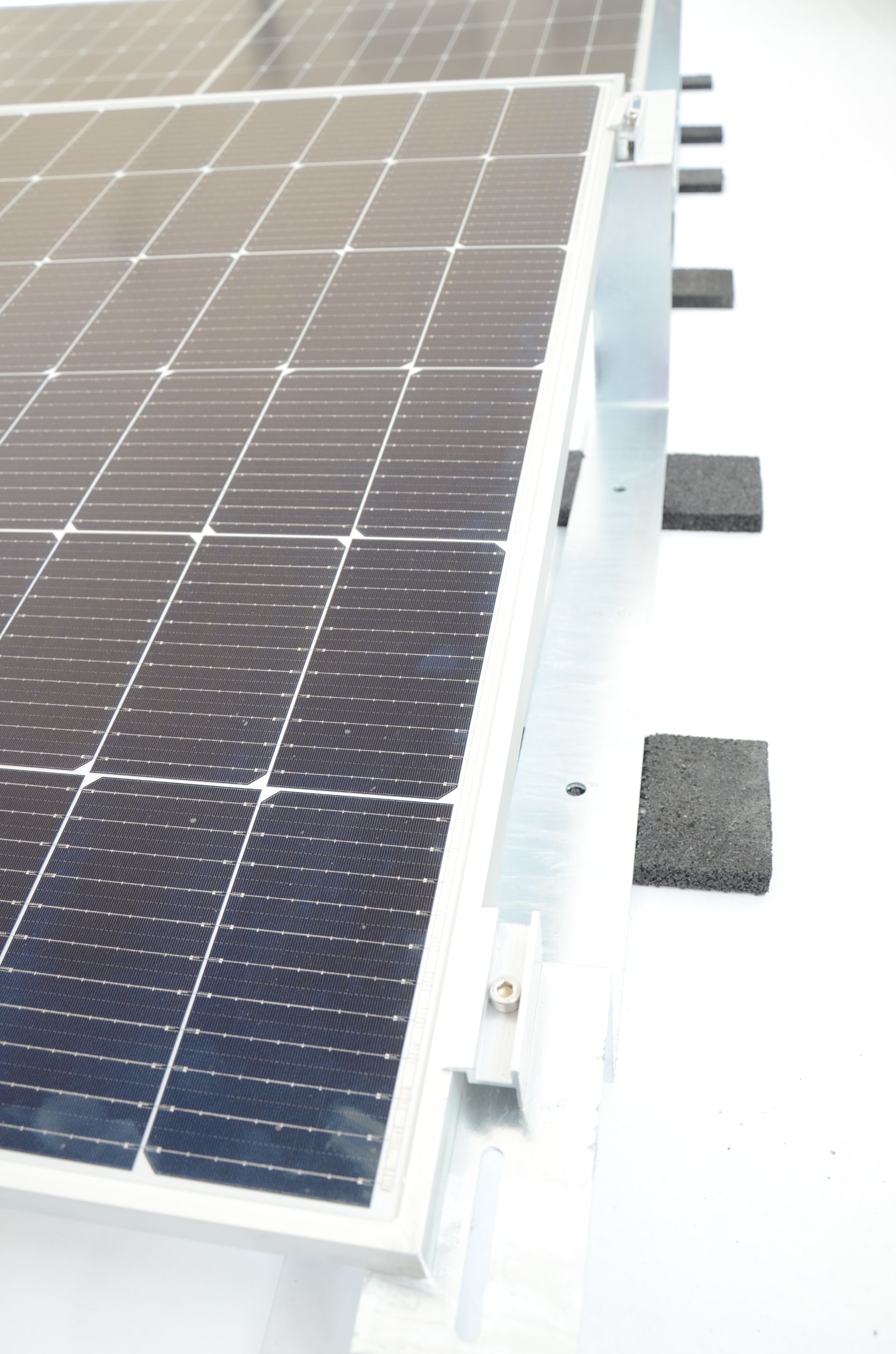PROFinSOL Ltd - flat roof mounting system for PV panels